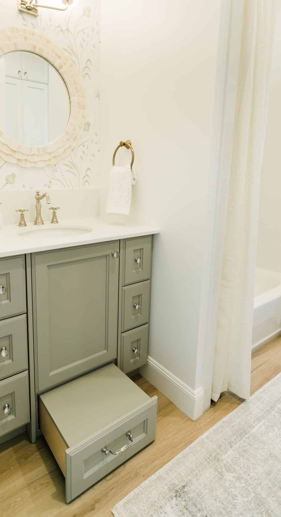 5 Ways To Create A Relaxing Bathroom With Custom Cabinets